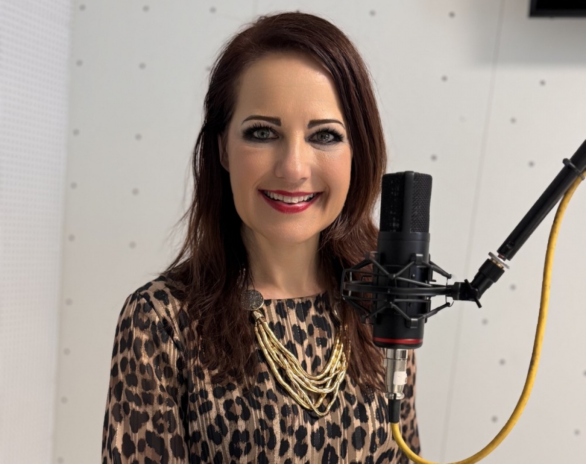 Helena v studio prinesla polno smeha - Primorski val - Radio Odmev in ...