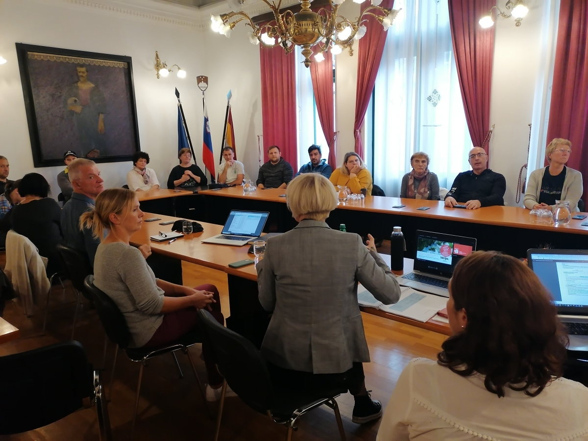 KAKO RAZVIJATI TURIZEM V KRAJINSKEM PARKU ZGORNJA IDRIJCA? - Primorski ...