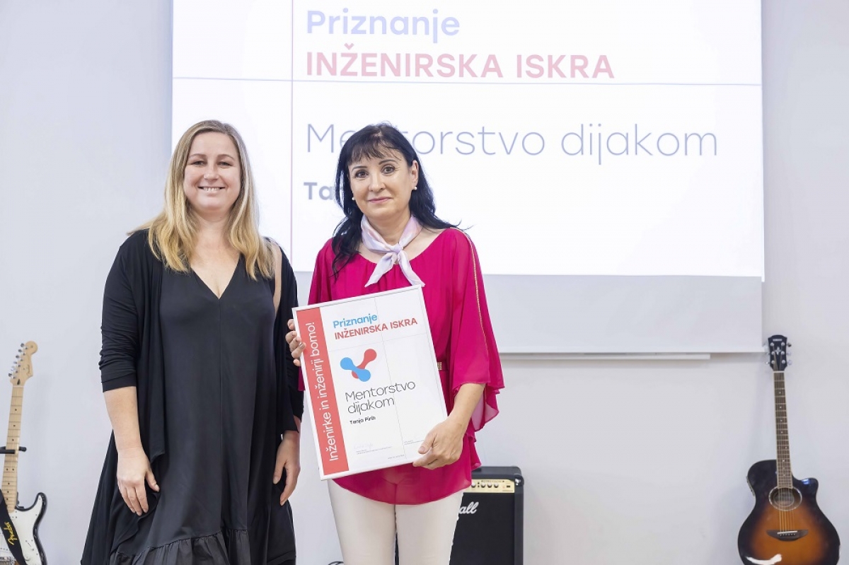 Inženirska iskra tudi v roke Tanji Pirih iz Gimnazije Jurija Vege ...