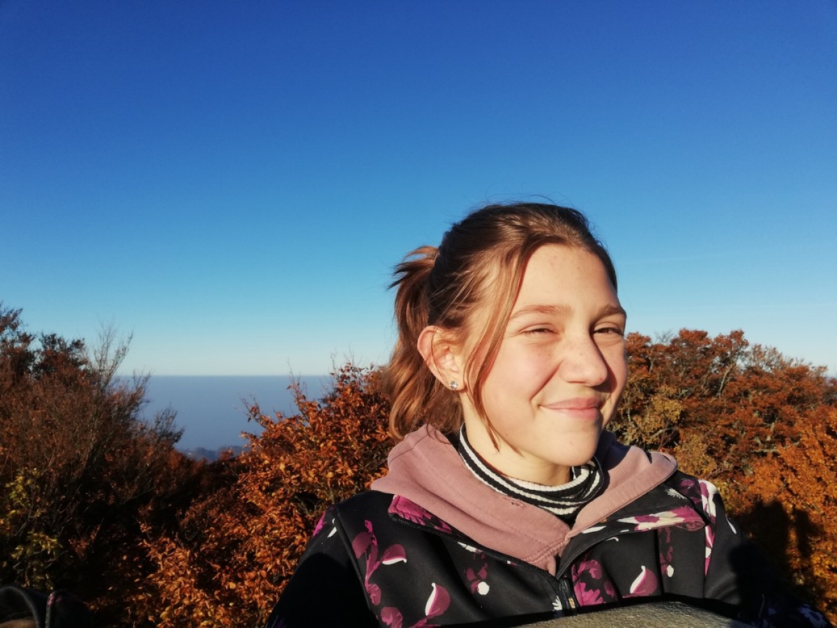 ISKRA ERŽEN: OD MUSICALA DO KOSTUMOGRAFIJE, OD CANKARJA, RISBE IN ZBORA ...