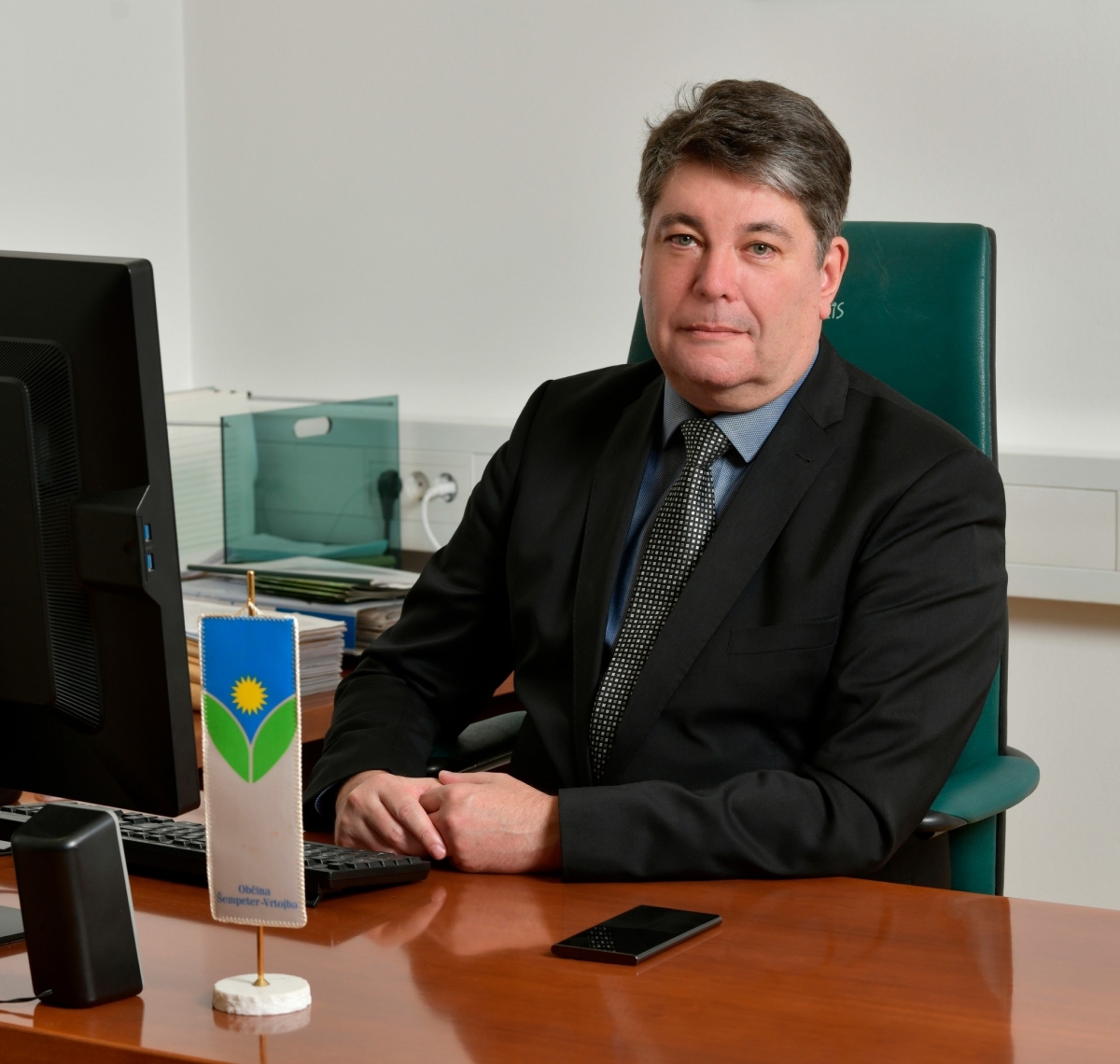 V središču: Milan Turk, župan občine Šempeter-Vrtojba - Primorski val ...