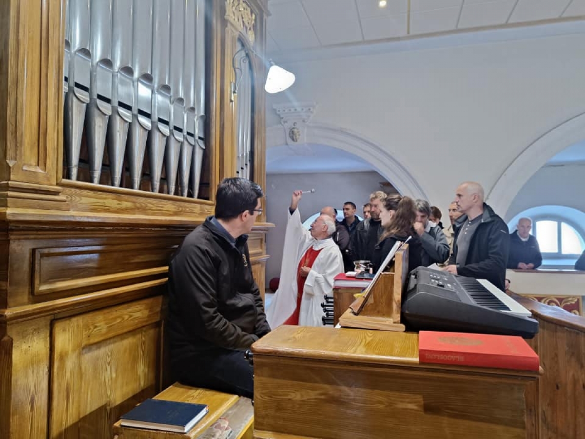 V Kobaridu v nedeljo zaigrale obnovljene orgle - Primorski val - Radio ...